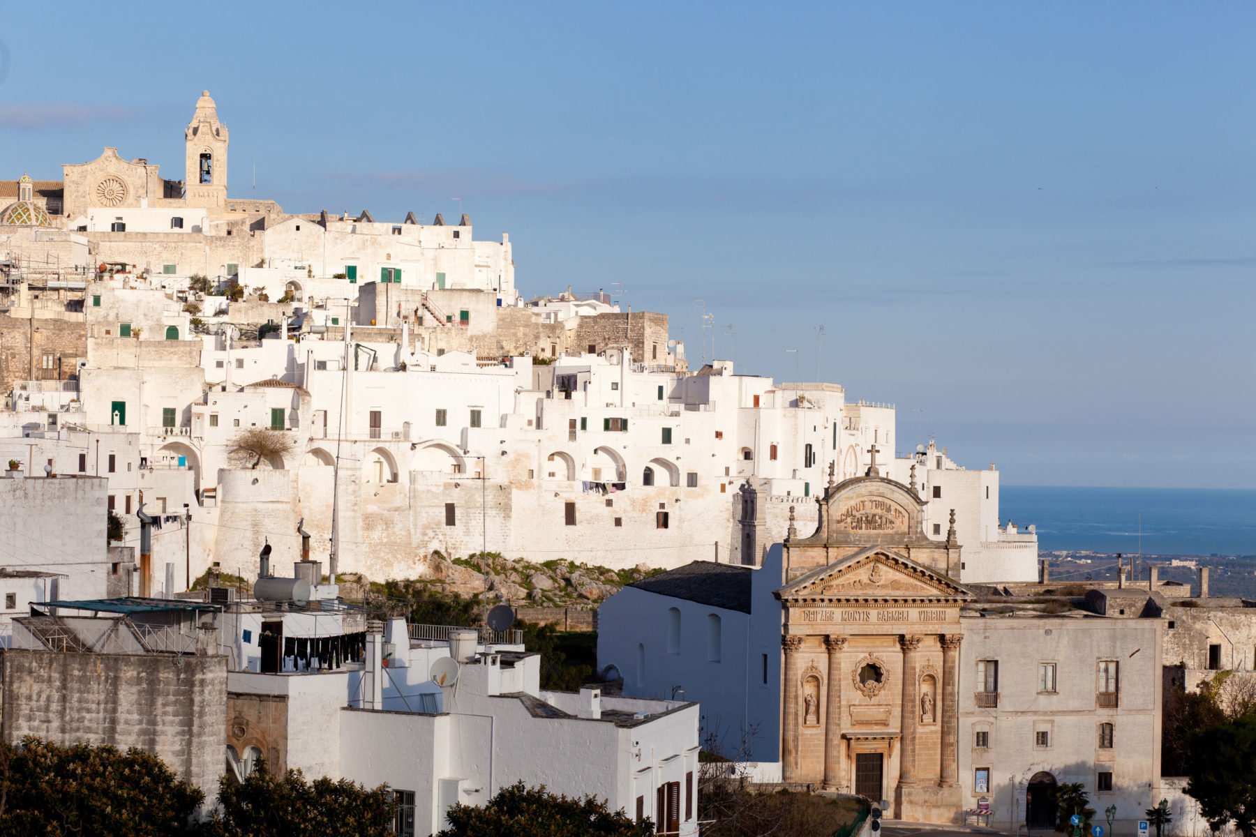Ostuni, la Città Bianca con il mare blu - Tamara Vacanze
